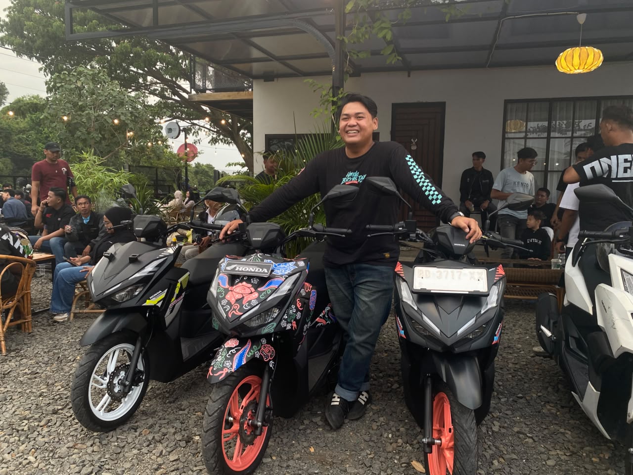 Vario Modif Bertema Rafflesia dan Kaligrafi Curi Perhatian di Vario ...