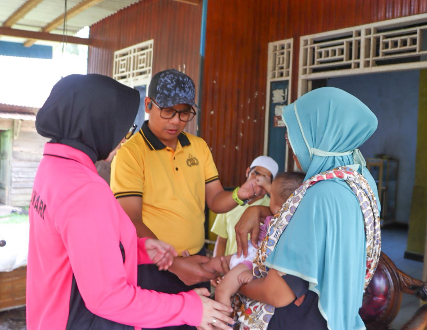 Sentuh Sisi Kemanusiaan, Polres Mukomuko Salurkan Bansos untuk Anak ...